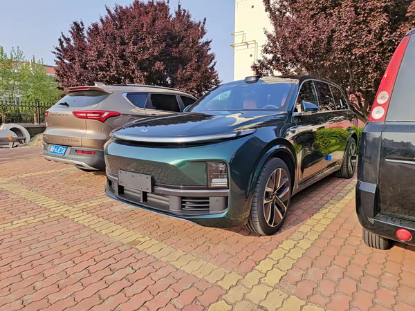 小区新来了一辆理想L9 这个绿色还挺好看_车家号_发现车生活_汽车之家