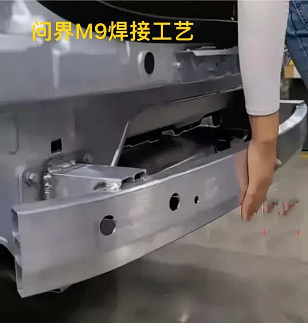 小米汽车SU7防撞梁静态对比问界M9防撞_车家号_发现车生活_汽车之家
