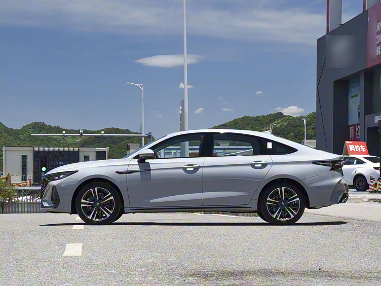 12.99万起，2.0T+7DCT/外观微调，奇瑞艾瑞泽8高能版上市_车家号_发现车生活_汽车之家