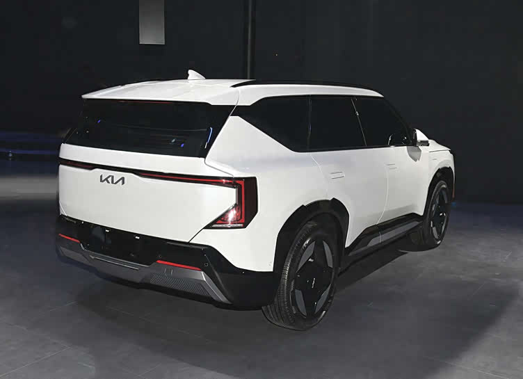 起亚EV5量产版内饰曝光，全新设计风格，怀挡，双联屏，11月上市_车家号_发现车生活_汽车之家