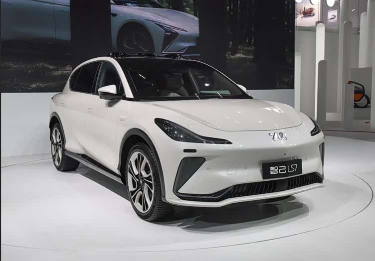 智己LS7颜值高，定位纯电中大型SUV，与蔚来ES8、理想L9相竞。_车家号_发现车生活_汽车之家