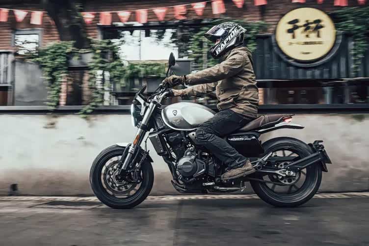 英伦复古再进化——赛科龙RE560静态解读_车家号_发现车生活_汽车之家