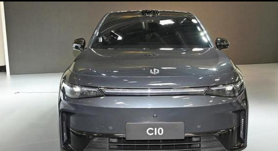 未来市场的新星？零跑c10亮相，配置外观均属优秀，理想L7的劲敌_车家号_发现车生活_汽车之家