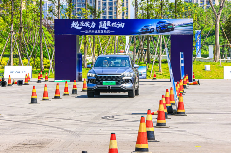 场地试驾管中窥豹 宋Pro DM-i冠军版如何“颠覆燃油”？_车家号_发现车生活_汽车之家