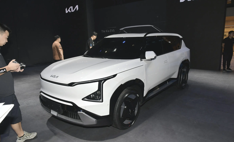 全新设计/换装怀挡，起亚EV5内饰官图，国产预售15.98万起_车家号_发现车生活_汽车之家