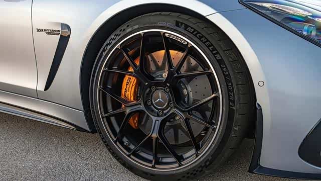 全新奔驰AMG GT正式发布，4座布局，4.0T V8动力/3.2秒破百_车家号_发现车生活_汽车之家