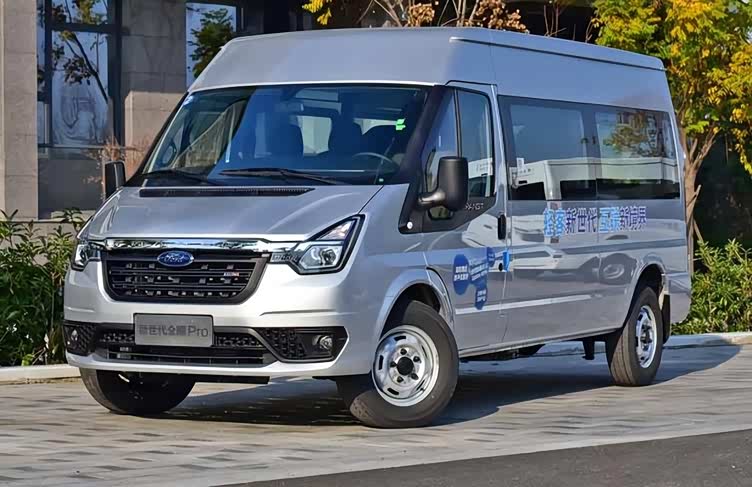 2023款江铃福特全顺PRO实拍，高顶9座，比丰田海狮还宽敞_车家号_发现车生活_汽车之家