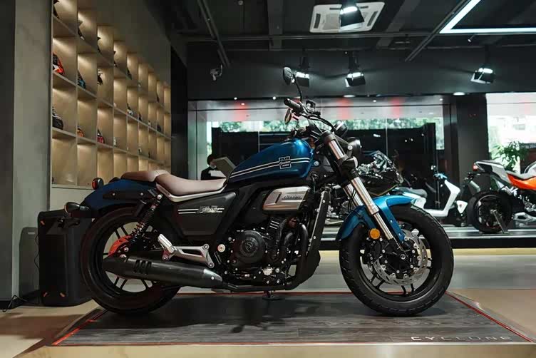 新亮相的黑旗500，黑武士CM500 ，赛科龙RA401，你更喜欢谁？_车家号_发现车生活_汽车之家