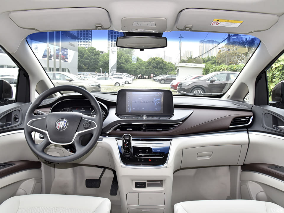 【文章】2021款别克GL8陆上公务舱车型（胖头鱼版）上市，新车的售价区间为23.29-32.99万元，有七款车型可选择。这七款车型分别为625T 舒适型（售价23.29万元）、625T 豪华 ...