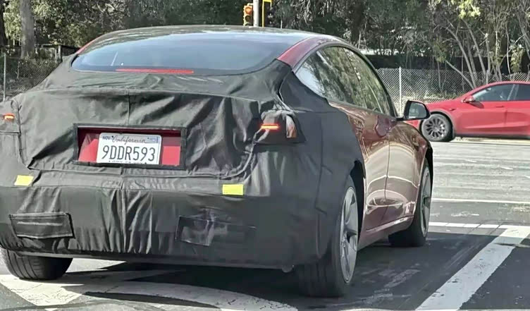 特斯拉改款Model3谍照流出，外观改动幅度似乎有限_车家号_发现车生活_汽车之家