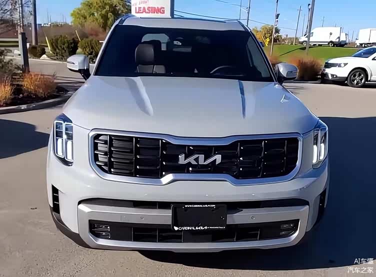 起亚也憋不住了！全新高端SUV曝光，配3.8L+8AT，折合人民币25万_车家号_发现车生活_汽车之家