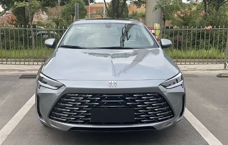 新款别克君威陆续到店，前脸造型“夸张”，内饰稳重，全系9AT_车家号_发现车生活_汽车之家