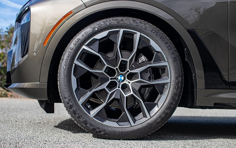 全新闪耀铜灰配色 22英寸镂空花瓣M运动轮毂 2023款宝马X7实车_车家号_发现车生活_汽车之家