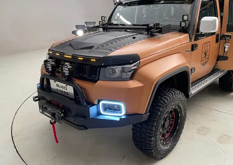 北汽抄作业成功，BJ40可可西里版实车，连工兵铲都配上了_车家号_发现车生活_汽车之家