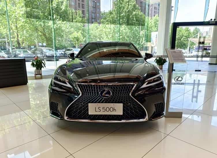 精致又新潮！雷克萨斯LS500“蜕变”，豪华气场超越奔驰S级_车家号_发现车生活_汽车之家