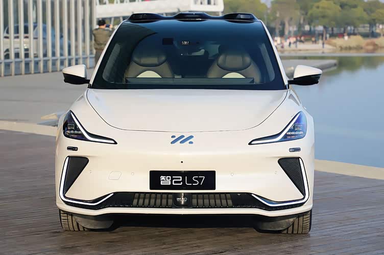 实拍解析智己LS7 这款中大型纯电SUV的科技与狠活儿真不少！_车家号_发现车生活_汽车之家