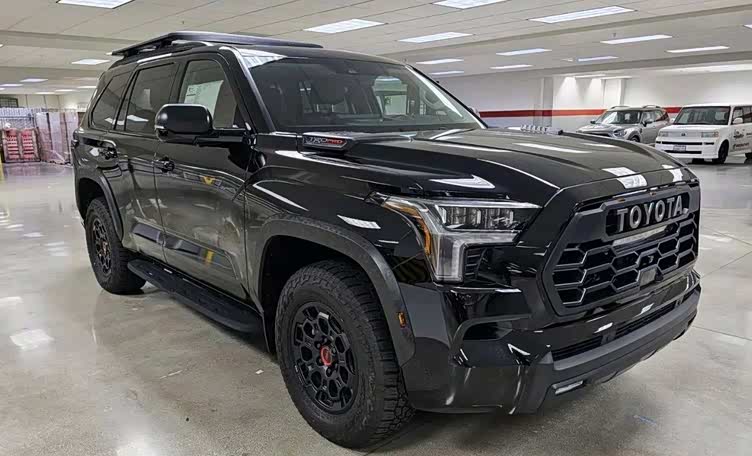 尺寸媲美陆巡，黑武士涂装更霸气，丰田红杉来了，3.5T+10AT_车家号_发现车生活_汽车之家