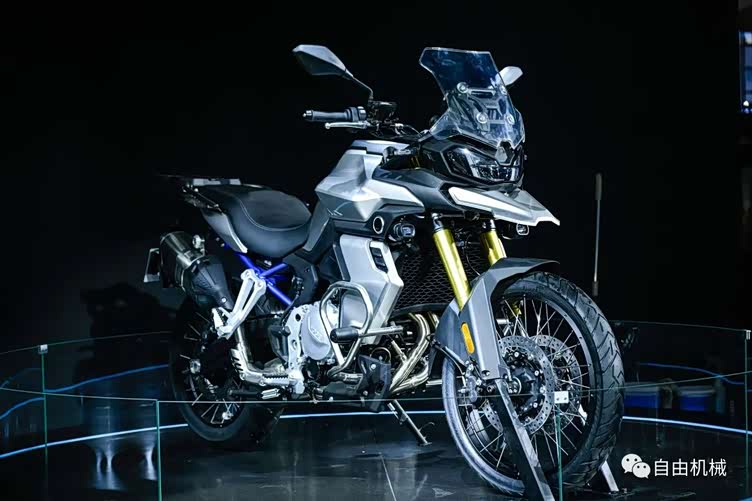 无极发布SR4Max新版本，首个巡航车正式亮相！_车家号_发现车生活_汽车之家