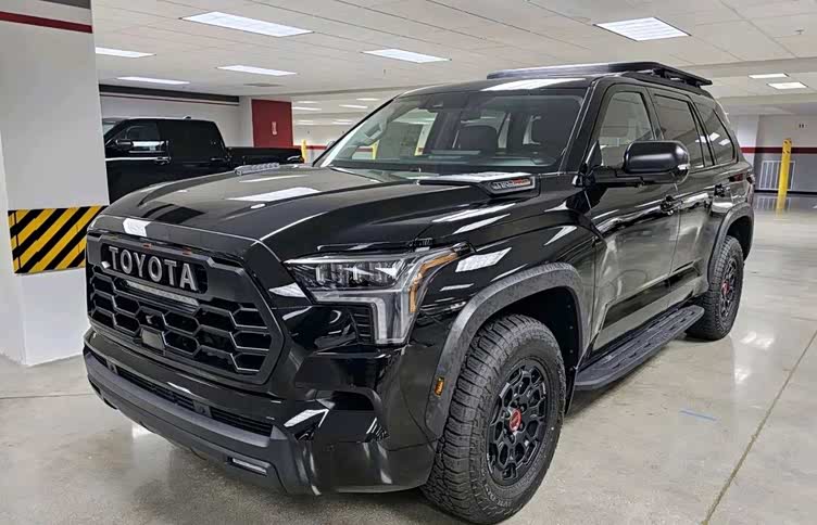 尺寸媲美陆巡，黑武士涂装更霸气，丰田红杉来了，3.5T+10AT_车家号_发现车生活_汽车之家