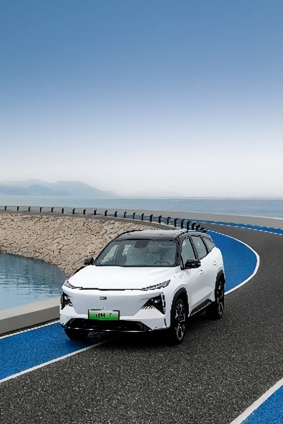 什么情况？银河L7居然给副驾安排了一块16.2英寸的巨大屏幕！_车家号_发现车生活_汽车之家