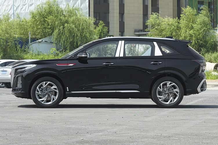 买辆红旗HS3怎么样？2.0T爆发252马力，爱信8AT变速箱，底盘扎实_车家号_发现车生活_汽车之家