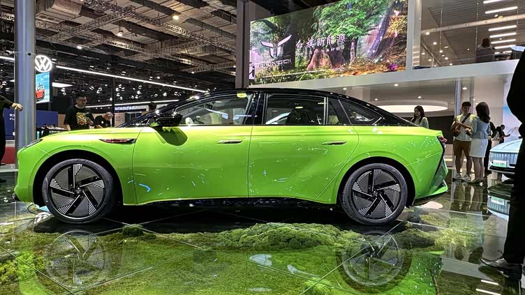 零百加速仅需3秒，红旗E001正式亮相上海车展_车家号_发现车生活_汽车之家