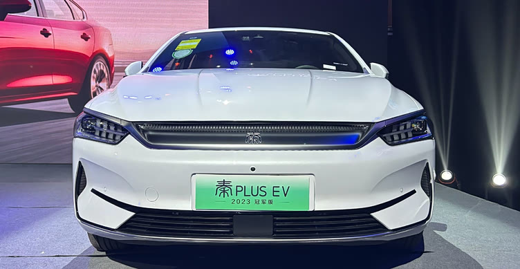 比亚迪秦PLUS EV 2023冠军版上市 增加了8.8英寸的液晶仪表 _车家号_发现车生活_汽车之家