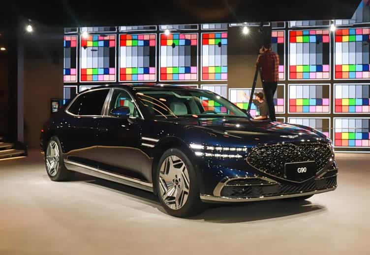 尺寸巨大气场强，全新捷尼赛思G90行政加长版上海车展实拍图曝光_车家号_发现车生活_汽车之家