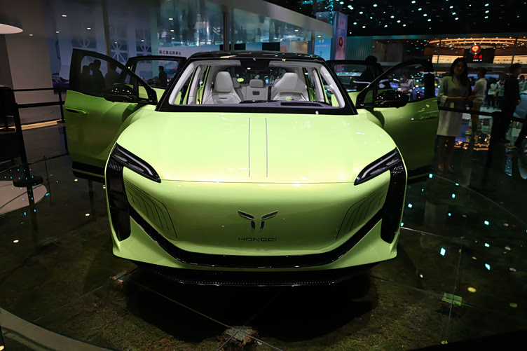 红旗首款搭载800V快充，双电机轿跑SUV,E-202 亮相上海国际车展_车家号_发现车生活_汽车之家