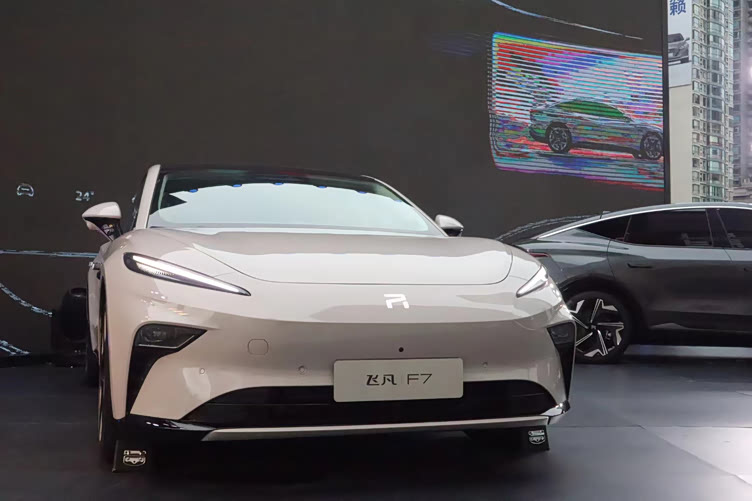 感受双旗舰的魅力，正佳广场实拍飞凡F7和R7_车家号_发现车生活_汽车之家