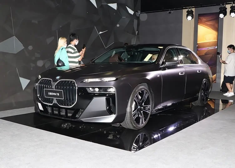 纯电续航84KM，最快4.3秒破百，全新一代宝马M760Le即将上市_车家号_发现车生活_汽车之家