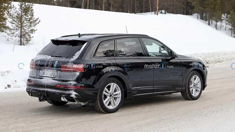 奥迪Q7改款，前脸更动感，全系8AT，轴距近3米，宝马X5有压力_车家号_发现车生活_汽车之家