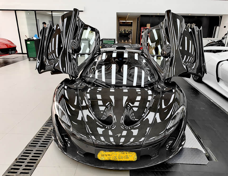 【文章】国内最贵的迈凯伦P1，仅一辆，原车主是尹喜地。迈凯伦P1全球一共375台，而全碳纤维版本的有20台，国内只有尹喜地买了这个版本。全碳 ...