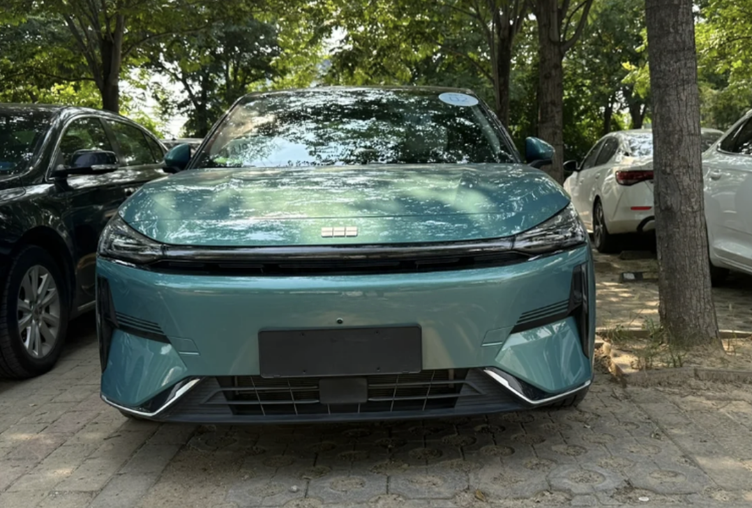 吉利银河L6现身，山岚青配色新潮，部分配置曝光_车家号_发现车生活_汽车之家