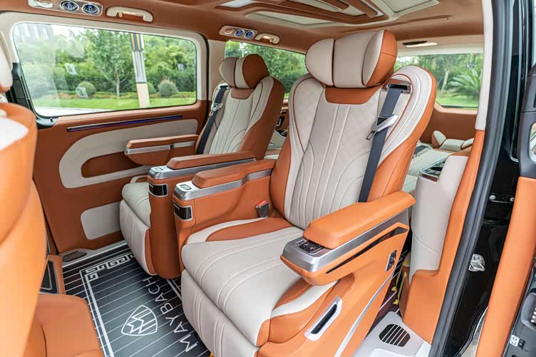 花45万就能体验百万的迈巴赫VS680，你会心动吗？小玉带你看看吧_车家号_发现车生活_汽车之家