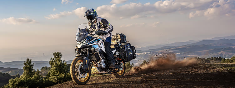 性价比爆棚！解读春风800MT探险版，它和凯越800X谁更香_车家号_发现车生活_汽车之家