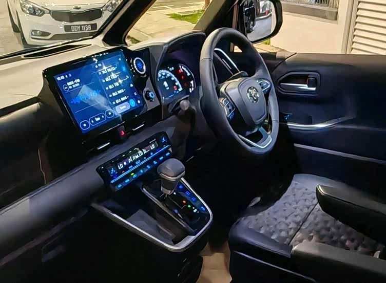 俗称“小赛那”，灯光效果炫酷，丰田VOXY海外登场，7座MPV新标杆_车家号_发现车生活_汽车之家