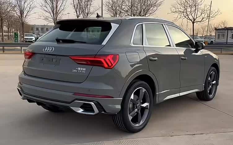 换装点阵式中网和球形档把，搭载1.5T发动机，新款奥迪Q3实车现身_车家号_发现车生活_汽车之家
