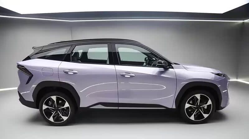 【文章】【搭载1.5T插电式混合动力系统 吉利银河L7将于今日上市】吉利银河L7定位于紧凑级SUV，整车尺寸为4700/1905/1685mm，主要竞争对手就是比亚迪宋PLUS DM-i，此前 ...