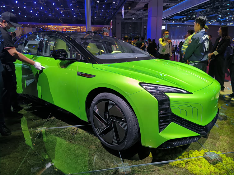 直击上海车展|红旗E001正式亮相，零百加速仅需3.9s_车家号_发现车生活_汽车之家