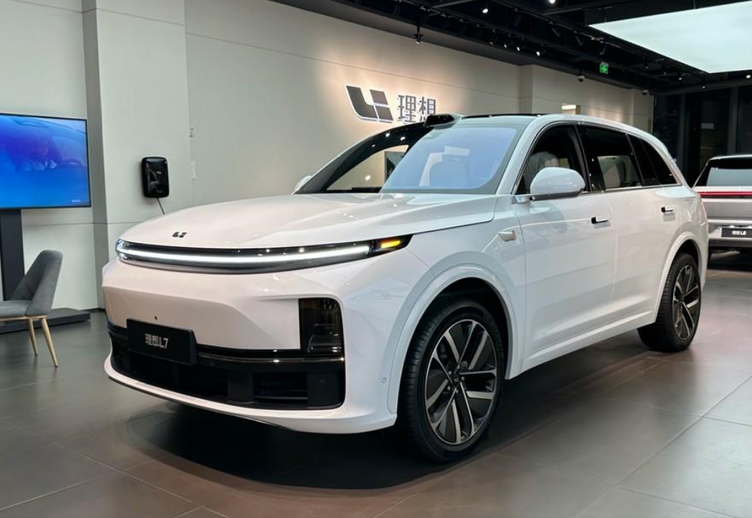 理想L6实车曝光，外观继续“套娃”，大五座布局，或20万起_车家号_发现车生活_汽车之家