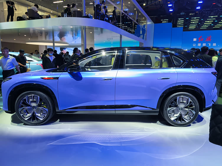 直击上海车展|红旗E001正式亮相，零百加速仅需3.9s_车家号_发现车生活_汽车之家