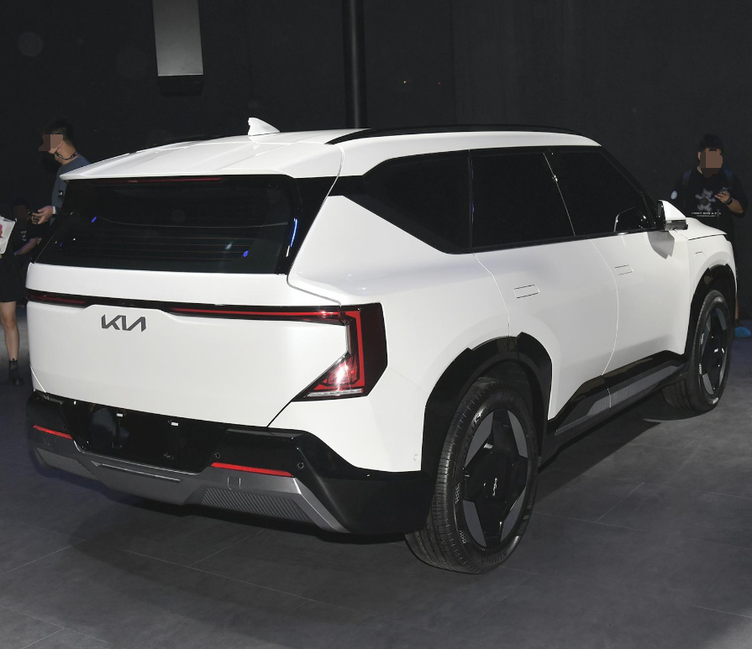 2023成都车展|起亚EV5迎来亮相并开启预售，预售价15.98万起_车家号_发现车生活_汽车之家