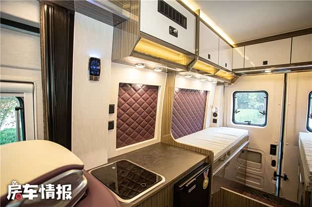 【文章】首款福特V363房车实拍！2.3T柴油机+8AT动力足好开，还带航空座椅_车家号_汽车之家