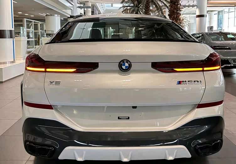 宝马X6 M60i海外实拍，车头酷似新款宝马X5，4.4动力+8AT_车家号_发现车生活_汽车之家