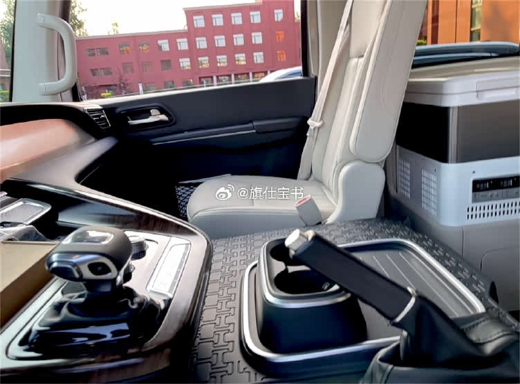 搭载3.0T发动机，17-23座布局，红旗QM7正式发布，竞争丰田考斯特_车家号_发现车生活_汽车之家