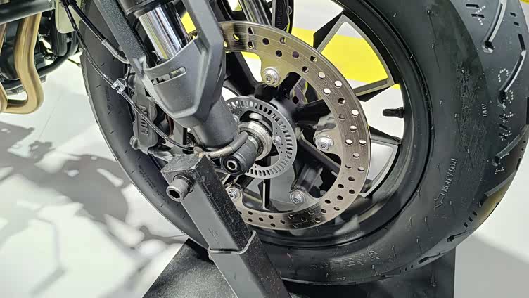 黑武士CM550和无极CU525静态对比，新品牌也有大能量_车家号_发现车生活_汽车之家