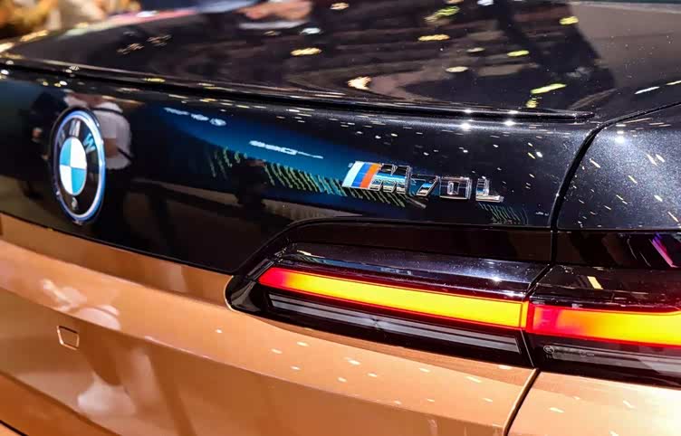 2023上海车展 | 宝马i7 M70L全球首发,入门版XM同步亮相_车家号_发现车生活_汽车之家