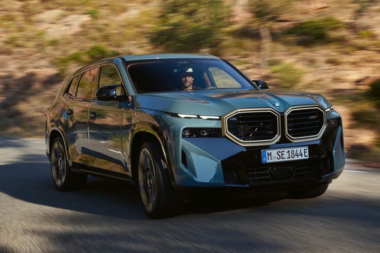 全新宝马XM亮相： 格栅会发光 4.3s破百！V8双涡轮+电机历史最重?_车家号_发现车生活_汽车之家