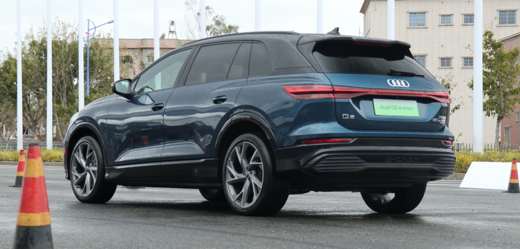 续航560公里，豪华纯电中大型SUV，奥迪Q5etron产品力十足_车家号_发现车生活_汽车之家